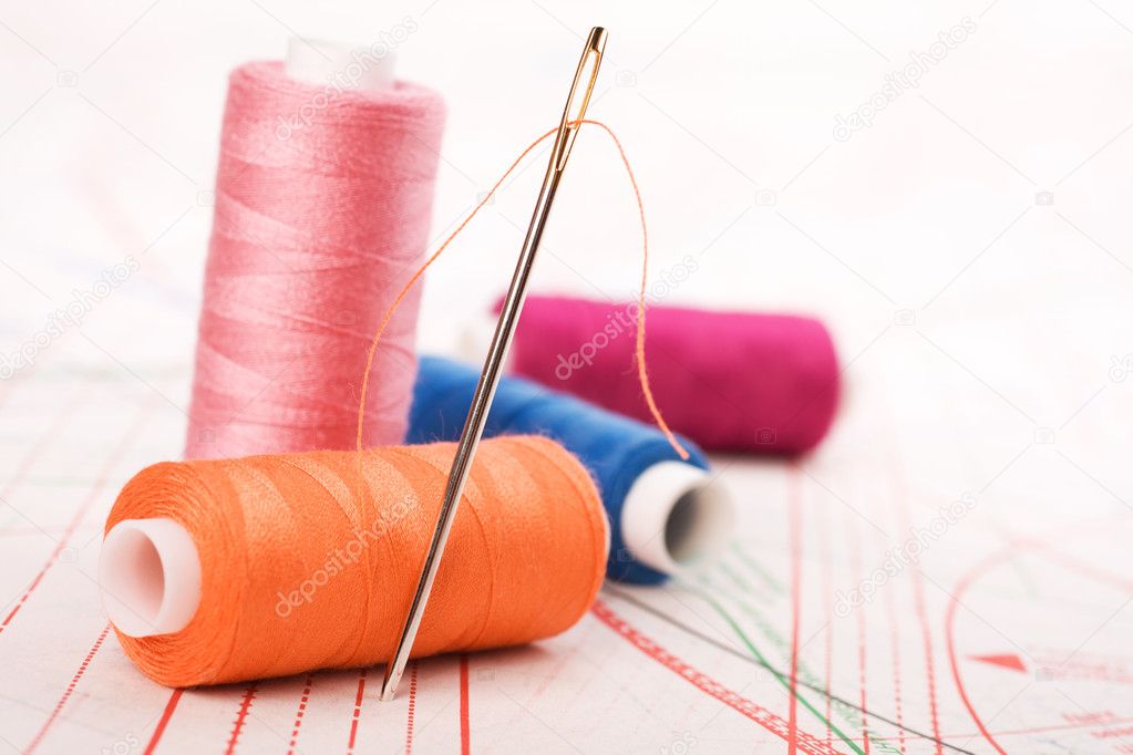 Spool of thread and needle. Sew accessories. — Stock Photo © natika ...