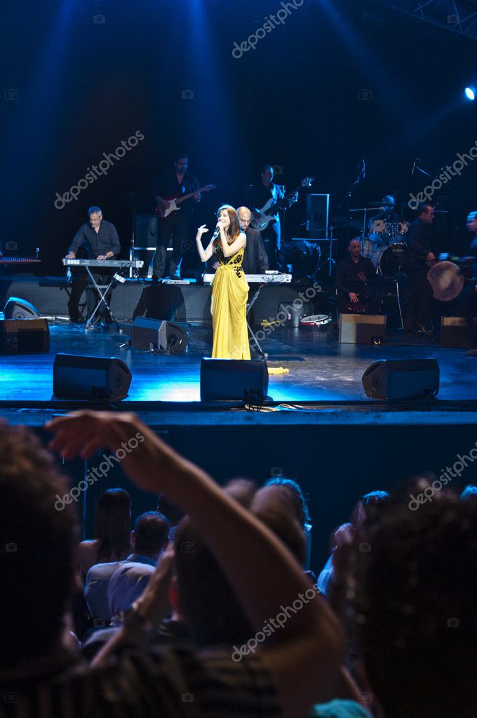 Nancy Ajram Concert in Istanbul — Stock Editorial Photo © EnginKorkmaz ...
