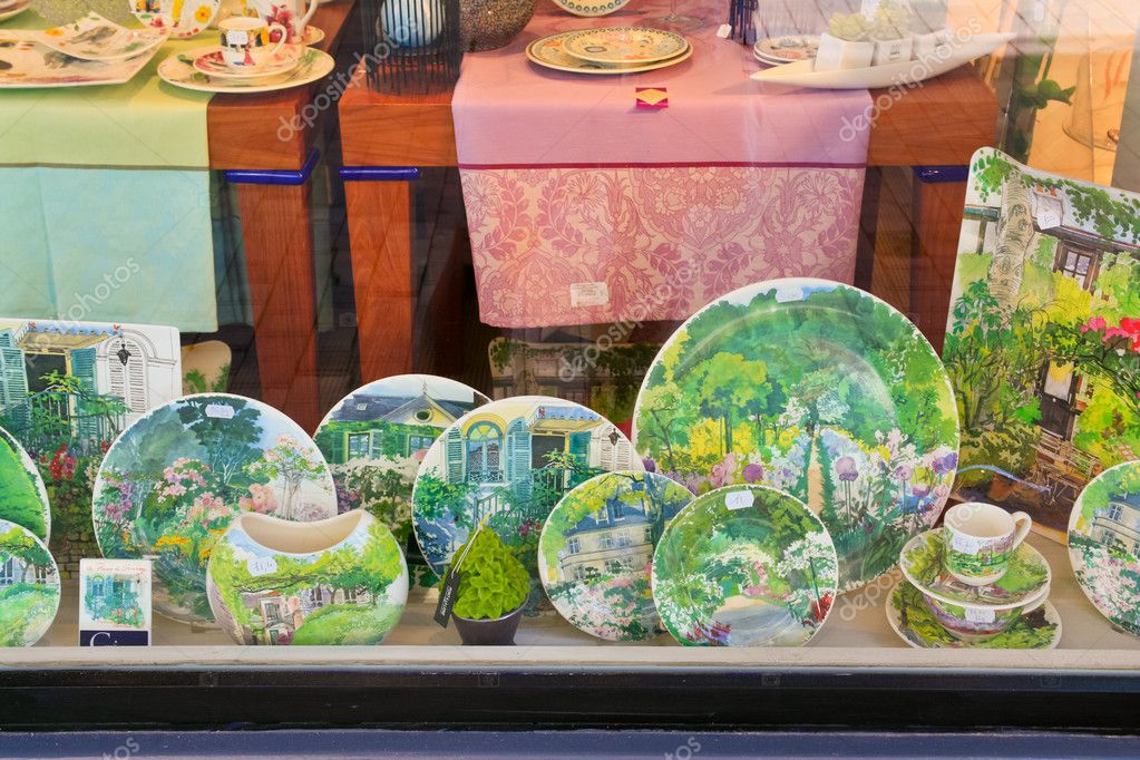 Traditional Gien faience tableware – Stock Editorial Photo © vvoennyy ...