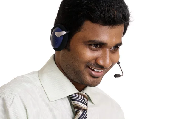 indische junger Mann arbeiten im Call-center — Stockfoto #12076753