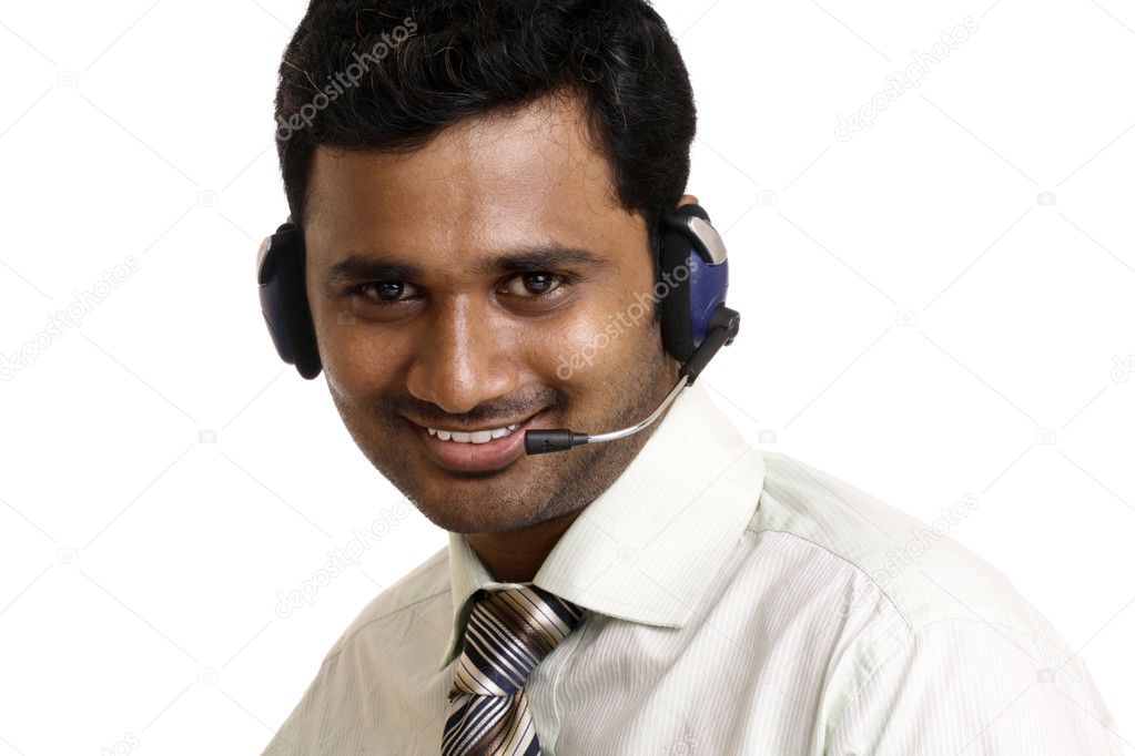 Indische junger Mann arbeiten im Call-center — Stockfoto #12076749