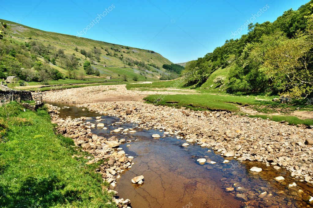 Lecho rocoso de la swale río — Foto de Stock #11520294 — Depositphotos