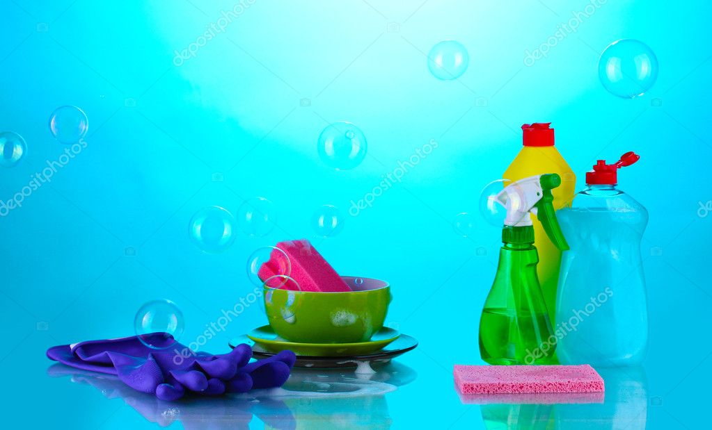 Washing dishes. Cleaning products on bright blue background — Stock ...
