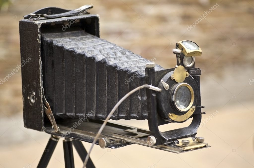 Starodawny stary aparat fotograficzny — Zdjęcie stockowe #12390644