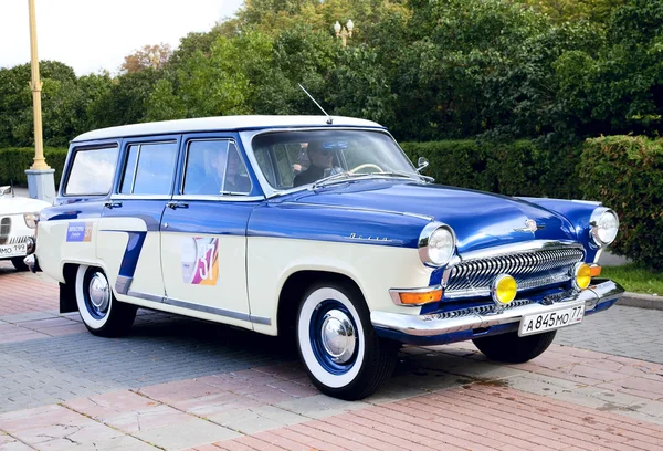 Classic old car blue – Stock Editorial Photo © maxoidos #9889868