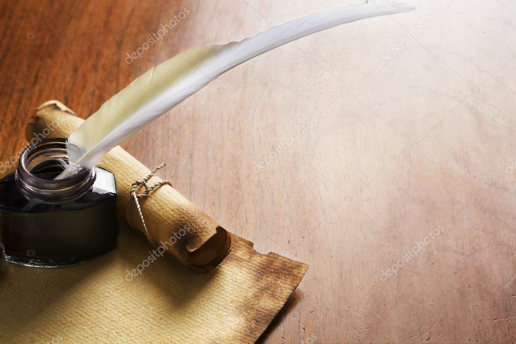 Régi papír, kézirattekercs és penna toll fából készült papír — Stock ...