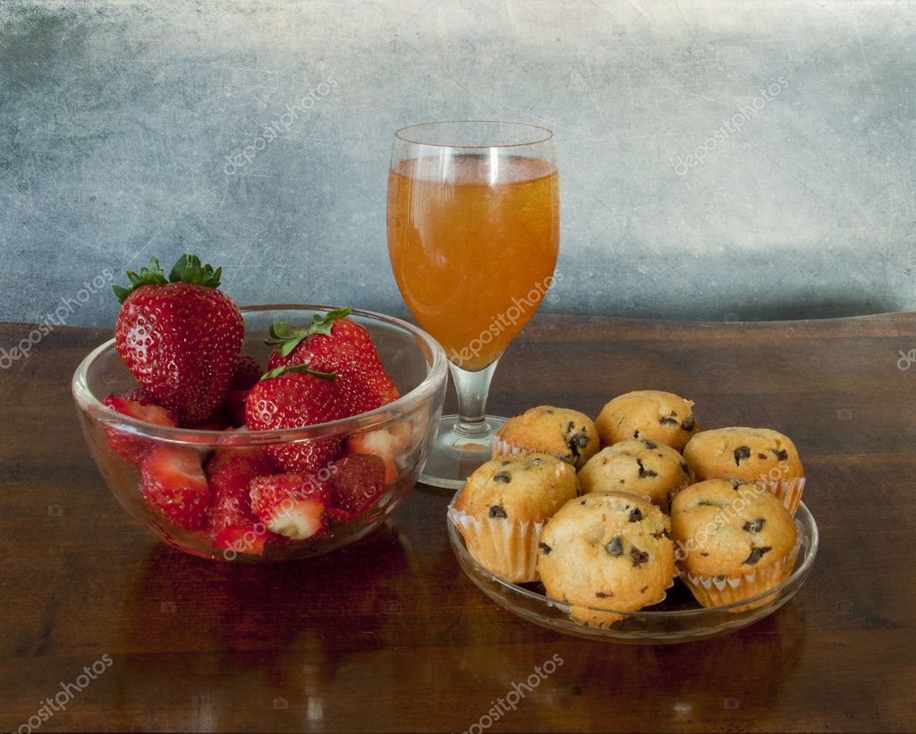 Snack rápido y saludable: zumo, fruta fresca y magdalenas 2025