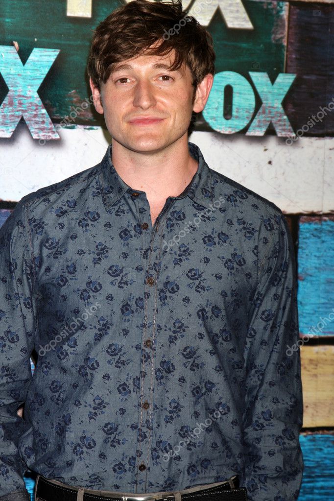 Lucas Neff And Kelly Osullivan