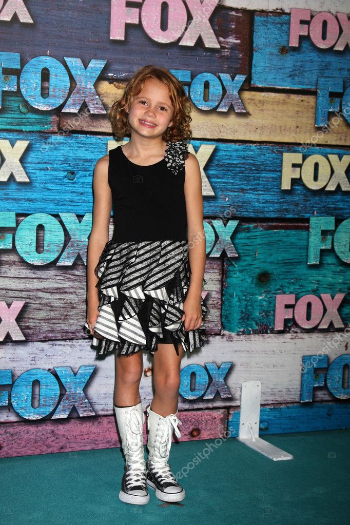 Maggie Elizabeth Jones – Stock Editorial Photo © Jean_Nelson #11853669